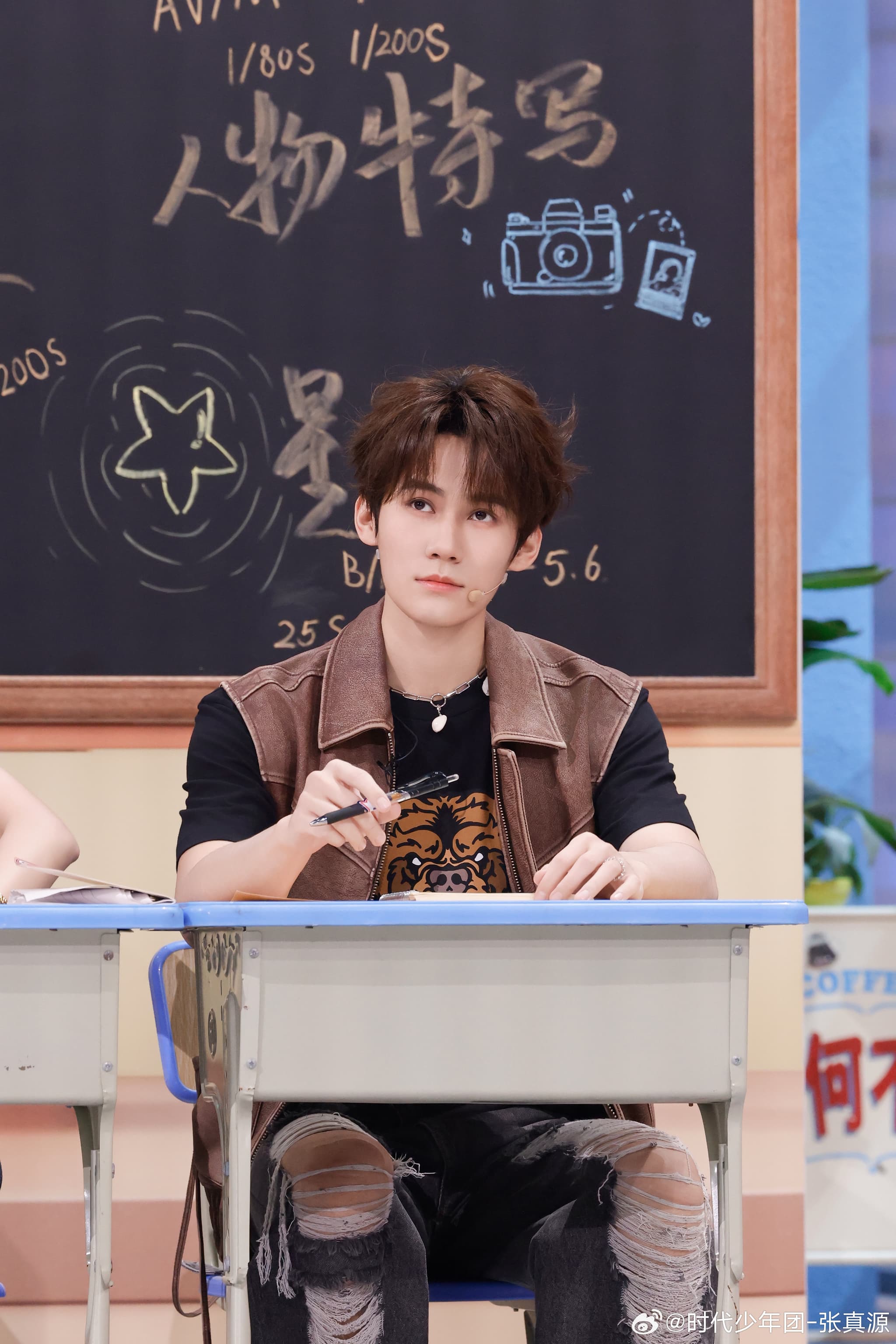 Robot Ruckus: Chinese Variety Show Sparks Controversy Over AI Jokes ...